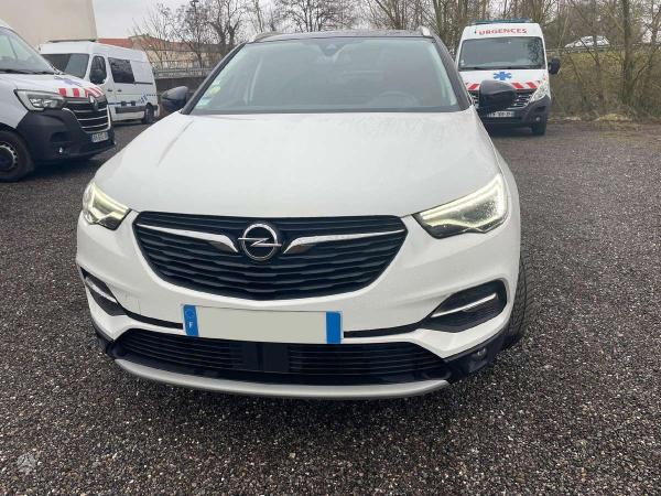 White Opel Grandland X 2020 in Taurage, with an engine capacity of 1.50 L and mileage of 306 thousand km for 9000 €, photo 4 on AUTOMOTO.COM.LV
