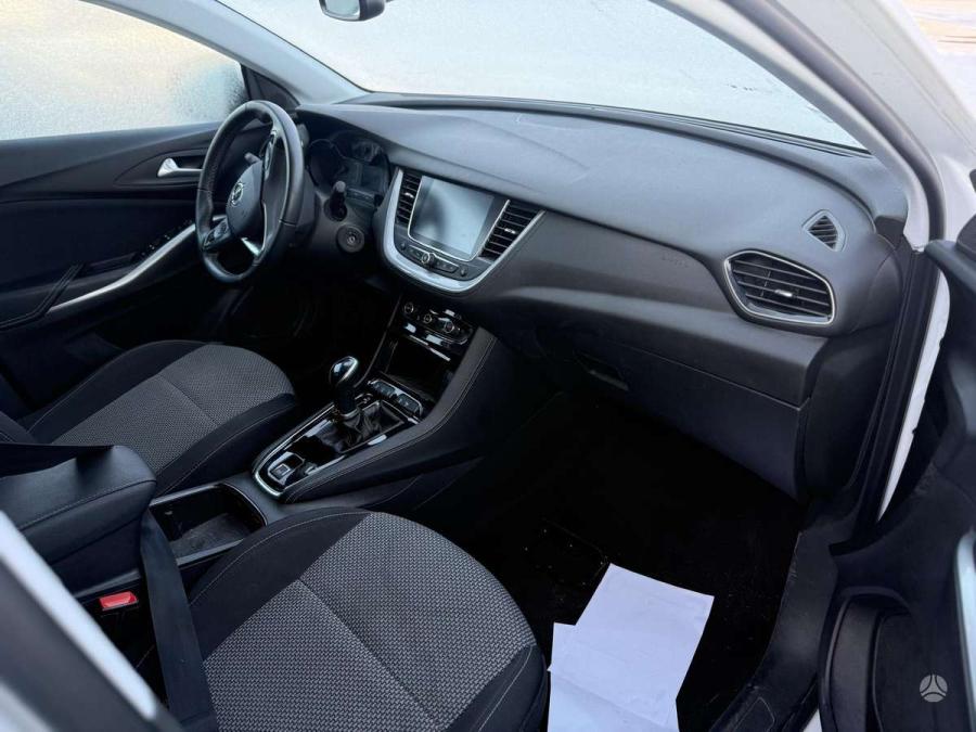 Balts Opel Grandland X 2020 Kauņa, ar dzinēja tilpumu 1.20 L un nobraukumu 143 tūkst. km par 9200 €, foto 5 vietnē AUTOMOTO.COM.LV