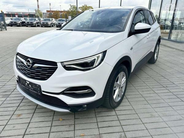 White Opel Grandland X 2020 in Kaunas, with an engine capacity of 1.20 L and mileage of 162 thousand km for 10200 €, photo 1 on AUTOMOTO.COM.LV