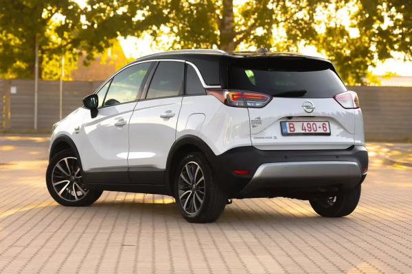 White Opel Grandland X 2020 in Jelgava, with an engine capacity of 1.20 L and mileage of 89 thousand km for 9990 €, photo 3 on AUTOMOTO.COM.LV