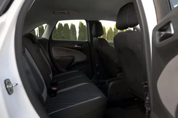 White Opel Grandland X 2020 in Jelgava, with an engine capacity of 1.20 L and mileage of 89 thousand km for 9990 €, photo 9 on AUTOMOTO.COM.LV