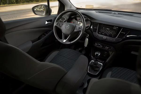 White Opel Grandland X 2020 in Jelgava, with an engine capacity of 1.20 L and mileage of 89 thousand km for 9990 €, photo 10 on AUTOMOTO.COM.LV