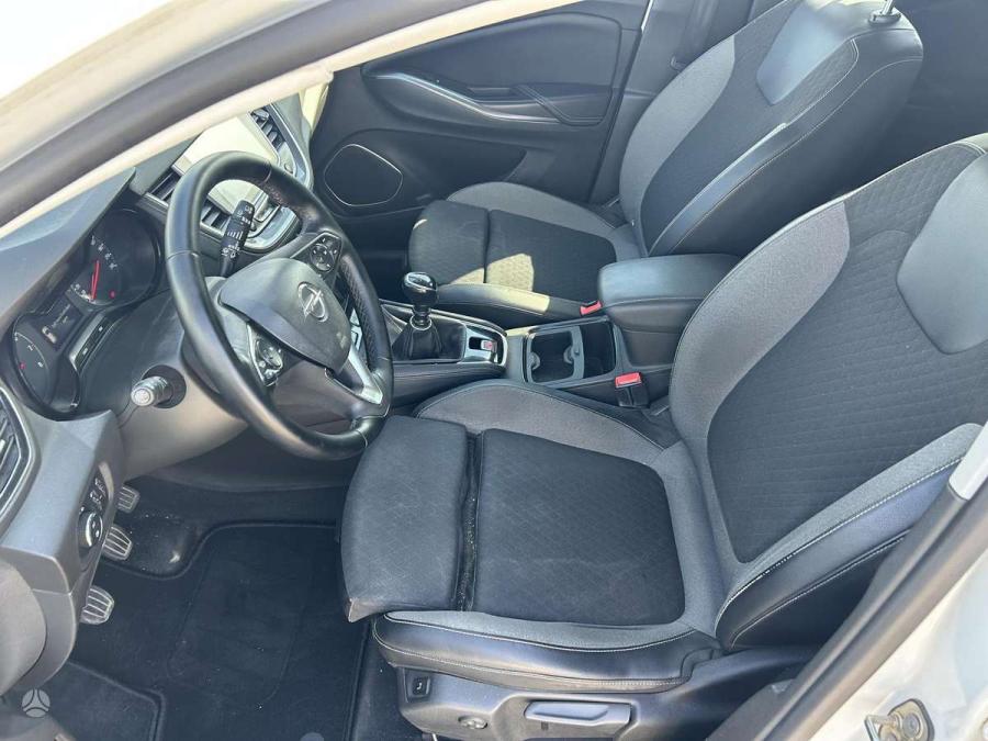 White Opel Grandland X 2020 in Taurage, with an engine capacity of 1.50 L and mileage of 233 thousand km for 8300 €, photo 7 on AUTOMOTO.COM.LV