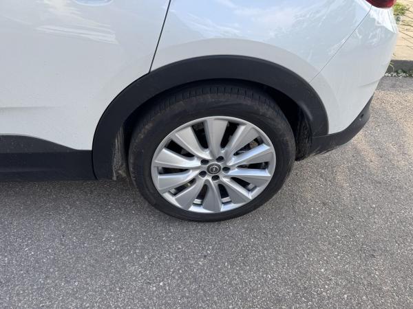 White Opel Grandland X 2020 in Vilnius, with an engine capacity of 2.00 L and mileage of 144 thousand km for 16300 €, photo 8 on AUTOMOTO.COM.LV