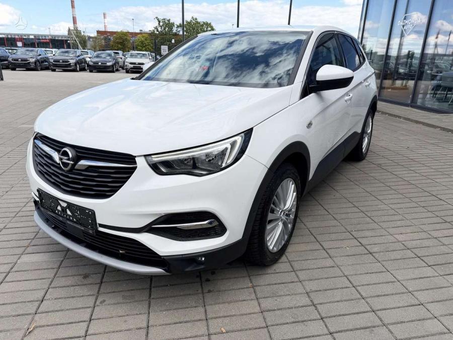 White Opel Grandland X 2020 in Kaunas, with an engine capacity of 1.20 L and mileage of 185 thousand km for 10300 €, photo 1 on AUTOMOTO.COM.LV