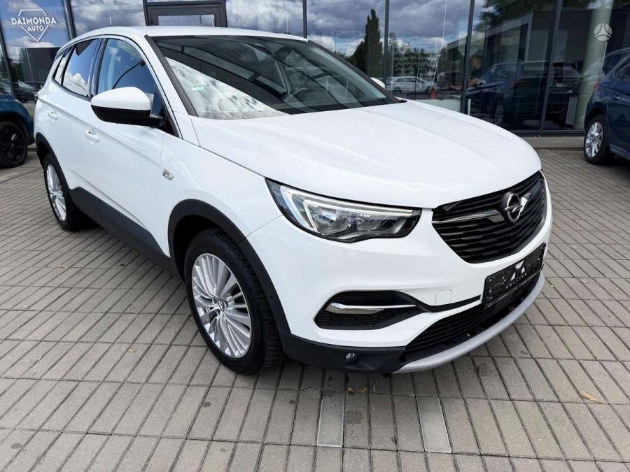White Opel Grandland X 2020 in Kaunas, with an engine capacity of 1.20 L and mileage of 185 thousand km for 10300 €, photo 3 on AUTOMOTO.COM.LV