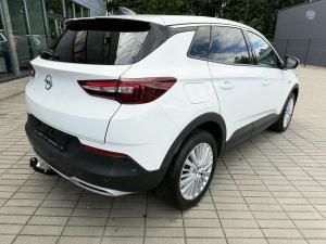 White Opel Grandland X 2020 in Kaunas, with an engine capacity of 1.20 L and mileage of 185 thousand km for 10300 €, photo 4 on AUTOMOTO.COM.LV