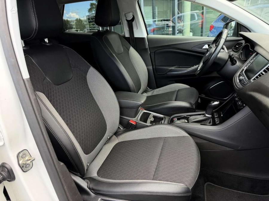 White Opel Grandland X 2020 in Kaunas, with an engine capacity of 1.20 L and mileage of 185 thousand km for 10300 €, photo 11 on AUTOMOTO.COM.LV