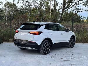 White Opel Grandland X 2021 in Vilnius, with an engine capacity of 1.60 L and mileage of 170 thousand km for 14290 €, photo 7 on AUTOMOTO.COM.LV