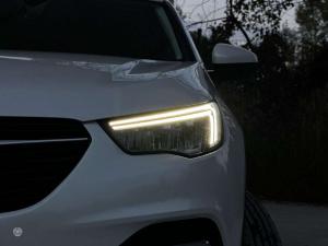 White Opel Grandland X 2021 in Vilnius, with an engine capacity of 1.60 L and mileage of 170 thousand km for 14290 €, photo 10 on AUTOMOTO.COM.LV
