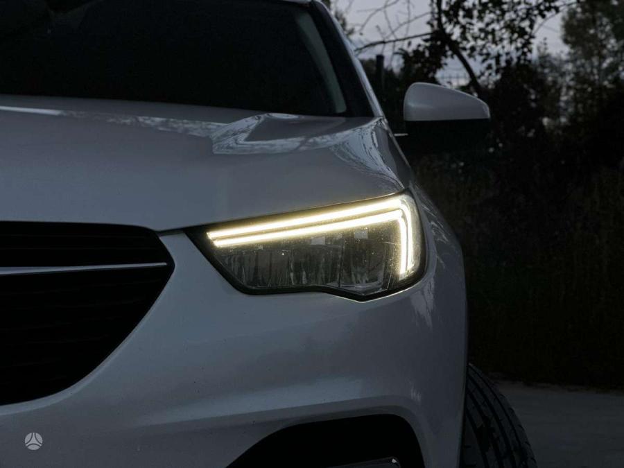 White Opel Grandland X 2021 in Vilnius, with an engine capacity of 1.60 L and mileage of 170 thousand km for 14290 €, photo 10 on AUTOMOTO.COM.LV