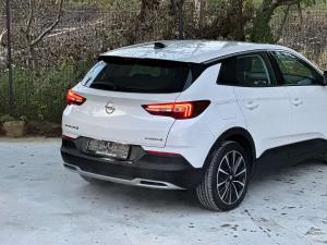 White Opel Grandland X 2021 in Vilnius, with an engine capacity of 1.60 L and mileage of 170 thousand km for 14290 €, photo 12 on AUTOMOTO.COM.LV