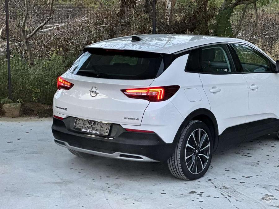 White Opel Grandland X 2021 in Vilnius, with an engine capacity of 1.60 L and mileage of 170 thousand km for 14290 €, photo 12 on AUTOMOTO.COM.LV