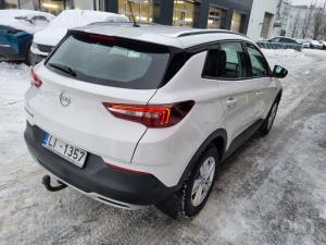 White Opel Grandland X 2021 in Riga, with an engine capacity of 1.20 L and mileage of 68 thousand km for 14900 €, photo 2 on AUTOMOTO.COM.LV