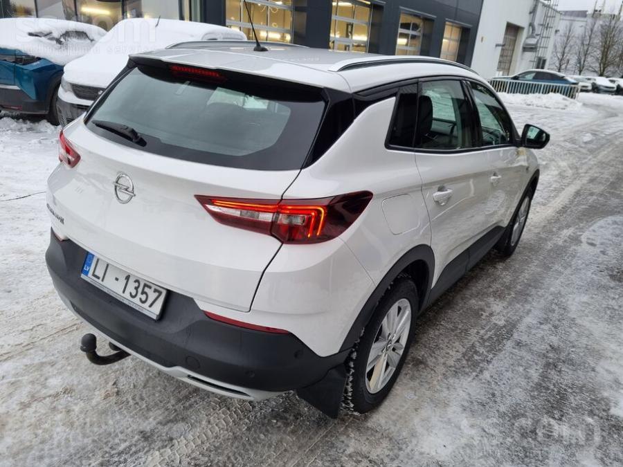 White Opel Grandland X 2021 in Riga, with an engine capacity of 1.20 L and mileage of 68 thousand km for 14900 €, photo 2 on AUTOMOTO.COM.LV