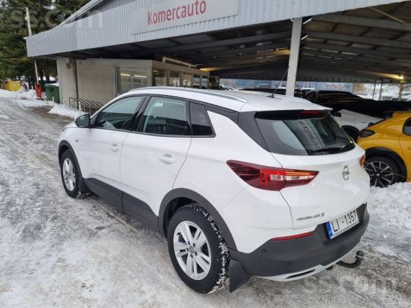 White Opel Grandland X 2021 in Riga, with an engine capacity of 1.20 L and mileage of 68 thousand km for 14900 €, photo 4 on AUTOMOTO.COM.LV