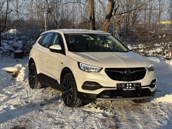 White Opel Grandland X 2021 in Vilnius, with an engine capacity of 1.60 L and mileage of 170 thousand km for 14290 €, photo 3 on AUTOMOTO.COM.LV
