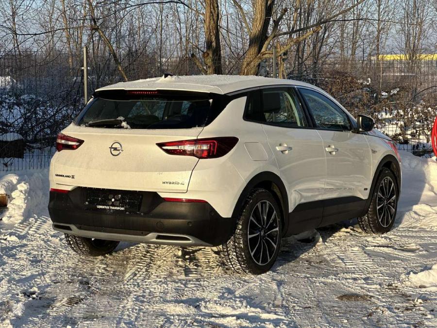 White Opel Grandland X 2021 in Vilnius, with an engine capacity of 1.60 L and mileage of 170 thousand km for 14290 €, photo 5 on AUTOMOTO.COM.LV