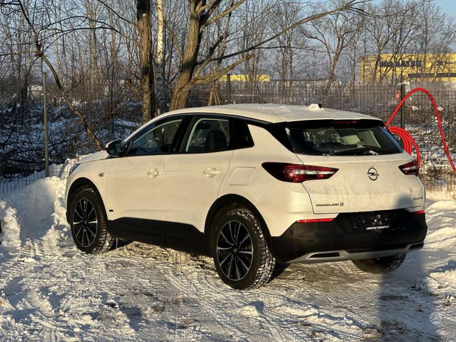 White Opel Grandland X 2021 in Vilnius, with an engine capacity of 1.60 L and mileage of 170 thousand km for 14290 €, photo 7 on AUTOMOTO.COM.LV