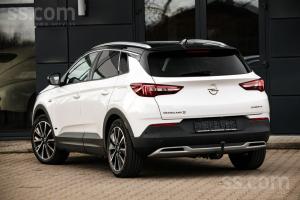 White Opel Grandland X 2021 in Riga, with an engine capacity of 1.60 L and mileage of 0 thousand km for 18700 €, photo 5 on AUTOMOTO.COM.LV