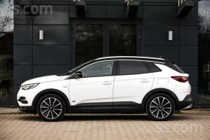 White Opel Grandland X 2021 in Riga, with an engine capacity of 1.60 L and mileage of 0 thousand km for 18700 €, photo 8 on AUTOMOTO.COM.LV