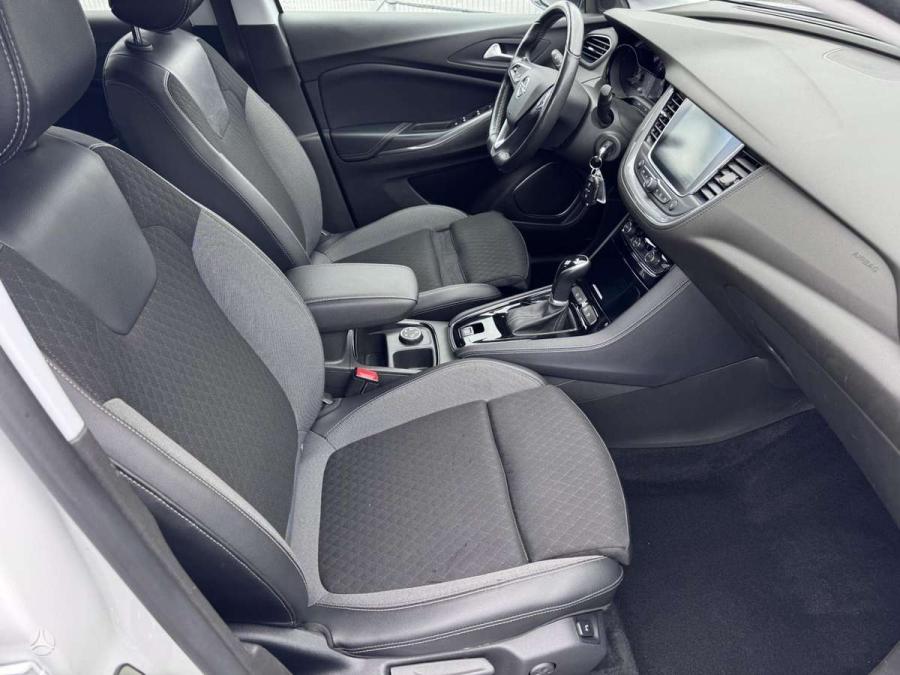 Белый Опель Grandland X 2021 в Вильнюс, объемом двигателя 1.50 л и пробегом 120 тыс. км за 13990 €, фото 8 на AUTOMOTO.COM.LV