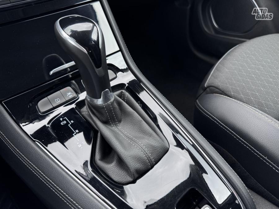White Opel Grandland X 2021 in Avizieniai, with an engine capacity of 1.50 L and mileage of 120 thousand km for 13990 €, photo 26 on AUTOMOTO.COM.LV