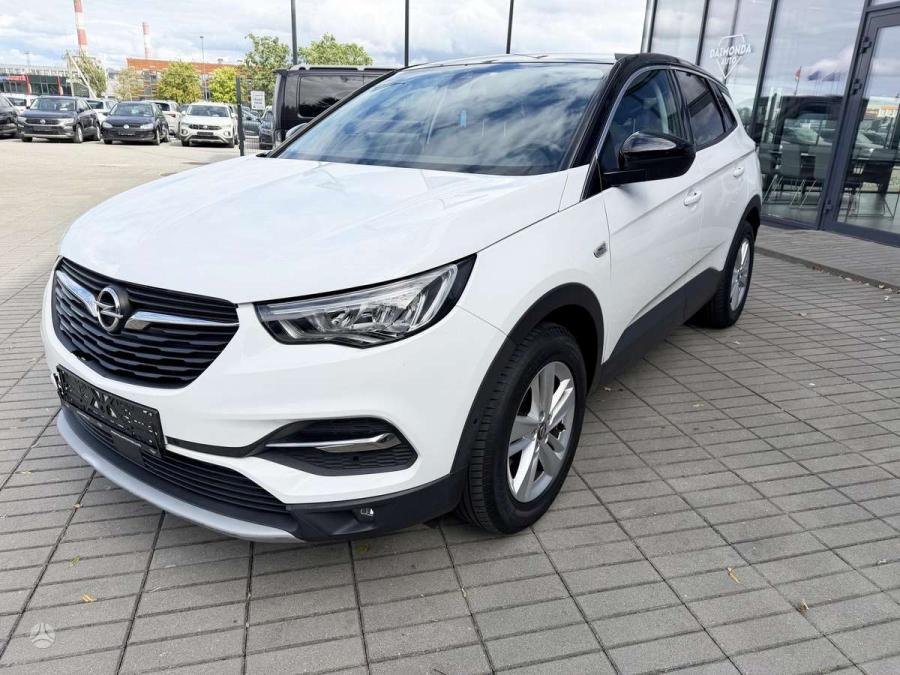 White Opel Grandland X 2021 in Kaunas, with an engine capacity of 1.20 L and mileage of 102 thousand km for 11500 €, photo 1 on AUTOMOTO.COM.LV