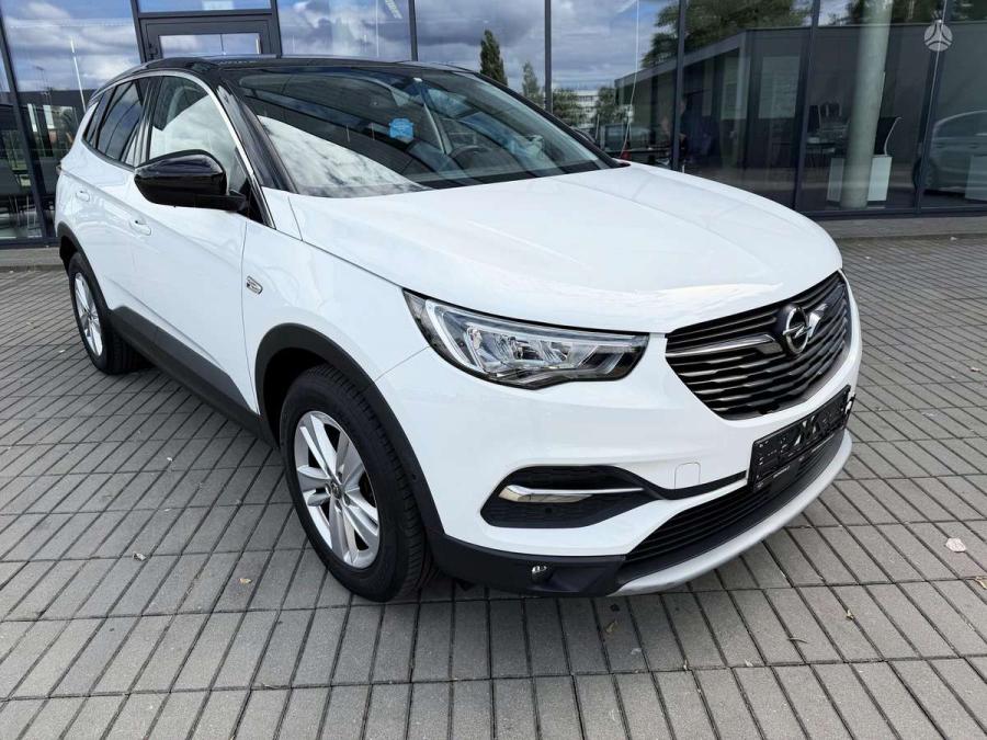 White Opel Grandland X 2021 in Kaunas, with an engine capacity of 1.20 L and mileage of 102 thousand km for 11500 €, photo 3 on AUTOMOTO.COM.LV
