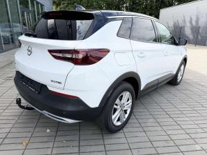 White Opel Grandland X 2021 in Kaunas, with an engine capacity of 1.20 L and mileage of 102 thousand km for 11500 €, photo 4 on AUTOMOTO.COM.LV