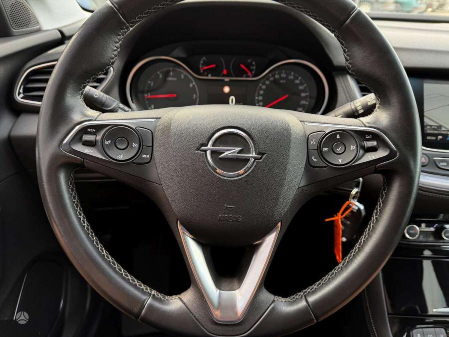 White Opel Grandland X 2021 in Kaunas, with an engine capacity of 1.20 L and mileage of 102 thousand km for 11500 €, photo 7 on AUTOMOTO.COM.LV