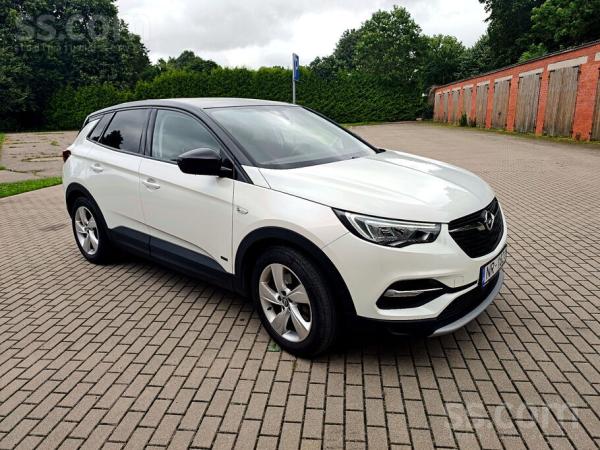Белый Опель Grandland X 2021 в Лиепая, объемом двигателя 1.60 л и пробегом 56 тыс. км за 16300 €, фото 2 на AUTOMOTO.COM.LV