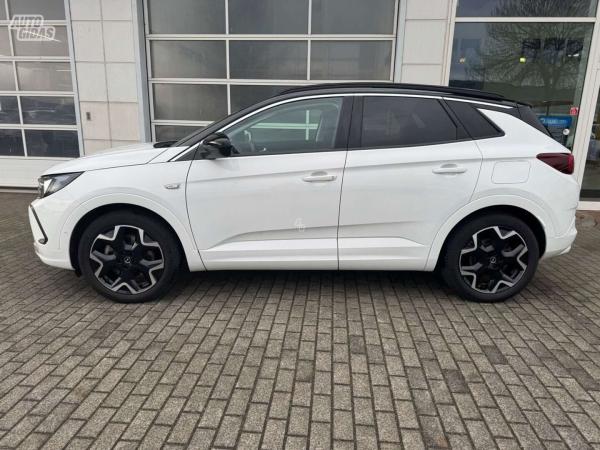White Opel Grandland X 2022 in Kaunas, with an engine capacity of 1.60 L and mileage of 34 thousand km for 27972 €, photo 2 on AUTOMOTO.COM.LV