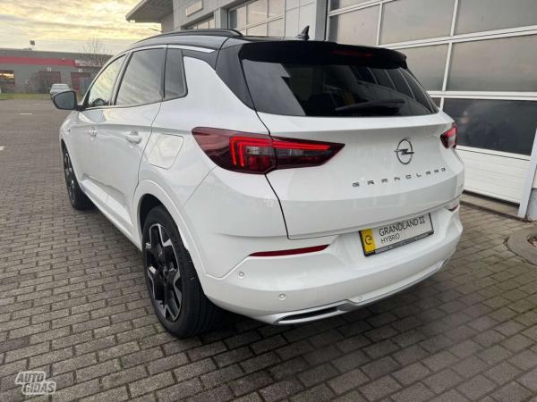 White Opel Grandland X 2022 in Kaunas, with an engine capacity of 1.60 L and mileage of 34 thousand km for 27972 €, photo 3 on AUTOMOTO.COM.LV