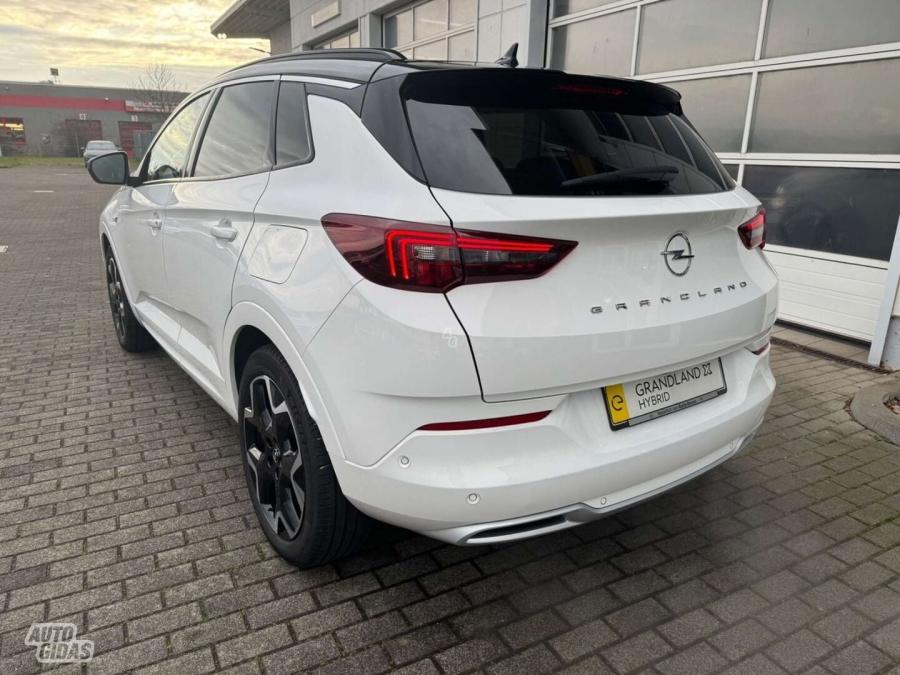 White Opel Grandland X 2022 in Kaunas, with an engine capacity of 1.60 L and mileage of 34 thousand km for 27972 €, photo 3 on AUTOMOTO.COM.LV