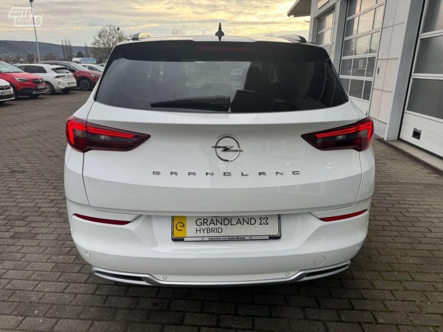 White Opel Grandland X 2022 in Kaunas, with an engine capacity of 1.60 L and mileage of 34 thousand km for 27972 €, photo 4 on AUTOMOTO.COM.LV