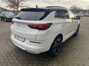 White Opel Grandland X 2022 in Kaunas, with an engine capacity of 1.60 L and mileage of 34 thousand km for 27972 €, photo 5 on AUTOMOTO.COM.LV