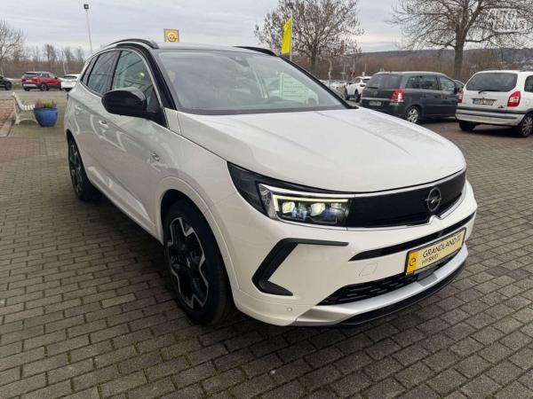 White Opel Grandland X 2022 in Kaunas, with an engine capacity of 1.60 L and mileage of 34 thousand km for 27972 €, photo 6 on AUTOMOTO.COM.LV
