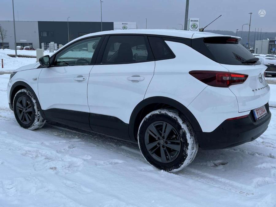 White Opel Grandland X 2022 in Vilnius, with an engine capacity of 1.50 L and mileage of 195 thousand km for 13431 €, photo 4 on AUTOMOTO.COM.LV