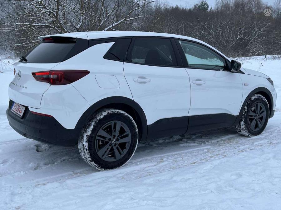 White Opel Grandland X 2022 in Vilnius, with an engine capacity of 1.50 L and mileage of 195 thousand km for 13431 €, photo 6 on AUTOMOTO.COM.LV