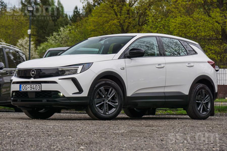 Белый Опель Grandland X 2022 в Рига, объемом двигателя 1.50 л и пробегом 173 тыс. км за 15990 €, фото 1 на AUTOMOTO.COM.LV
