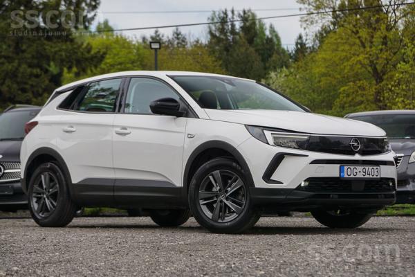 White Opel Grandland X 2022 in Riga, with an engine capacity of 1.50 L and mileage of 173 thousand km for 15990 €, photo 2 on AUTOMOTO.COM.LV