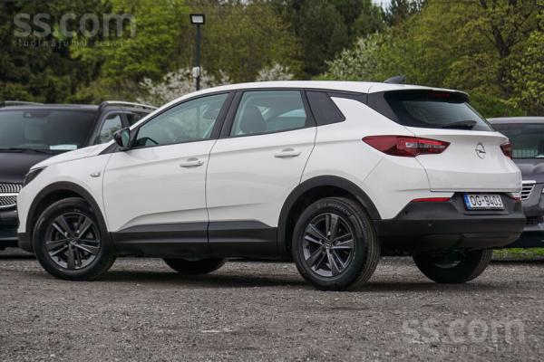 White Opel Grandland X 2022 in Riga, with an engine capacity of 1.50 L and mileage of 173 thousand km for 15990 €, photo 3 on AUTOMOTO.COM.LV