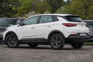 Белый Опель Grandland X 2022 в Рига, объемом двигателя 1.50 л и пробегом 173 тыс. км за 15990 €, фото 4 на AUTOMOTO.COM.LV