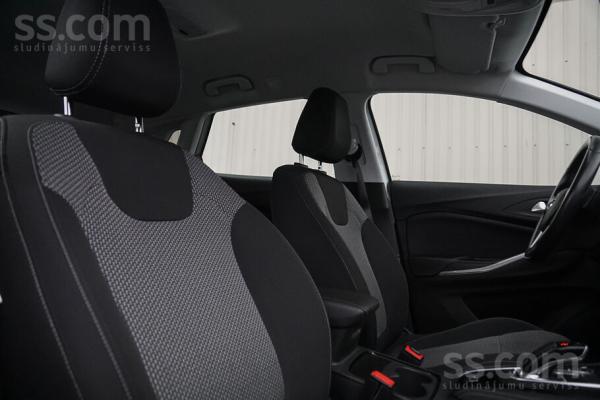 White Opel Grandland X 2022 in Riga, with an engine capacity of 1.50 L and mileage of 173 thousand km for 15990 €, photo 9 on AUTOMOTO.COM.LV