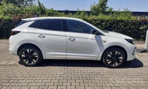White Opel Grandland X 2022 in Riga, with an engine capacity of 1.20 L and mileage of 165 thousand km for 14200 €, photo 5 on AUTOMOTO.COM.LV