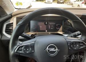 White Opel Grandland X 2022 in Riga, with an engine capacity of 1.20 L and mileage of 165 thousand km for 14200 €, photo 6 on AUTOMOTO.COM.LV