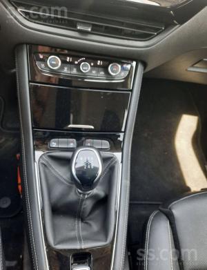 White Opel Grandland X 2022 in Riga, with an engine capacity of 1.20 L and mileage of 165 thousand km for 14200 €, photo 8 on AUTOMOTO.COM.LV