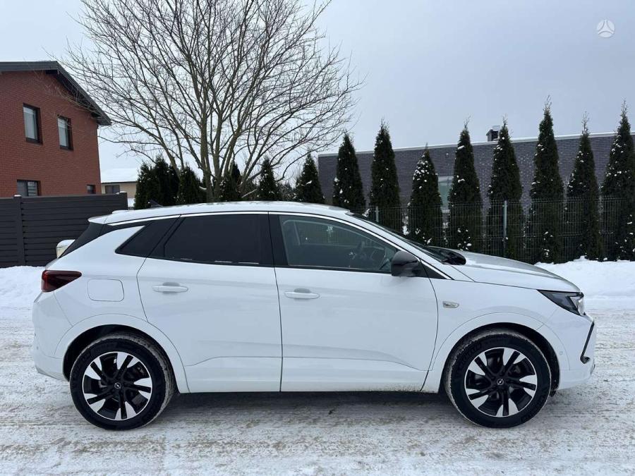 White Opel Grandland X 2024 in Kaunas, with an engine capacity of 1.20 L and mileage of 29 thousand km for 15900 €, photo 20 on AUTOMOTO.COM.LV