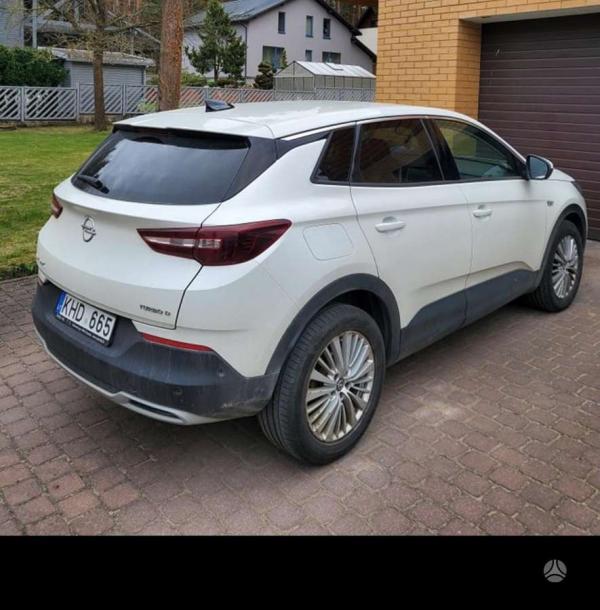White Opel Grandland X 2018 in Kaunas, with an engine capacity of 1.60 L and mileage of 303 thousand km for 11999 €, photo 2 on AUTOMOTO.COM.LV